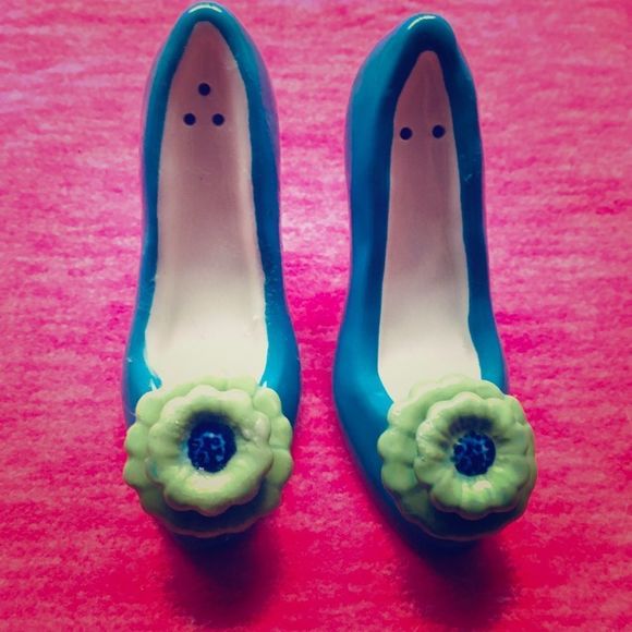 Grasslands Road | Kitchen | Shoe Shakers Salt Pepper | Poshmark